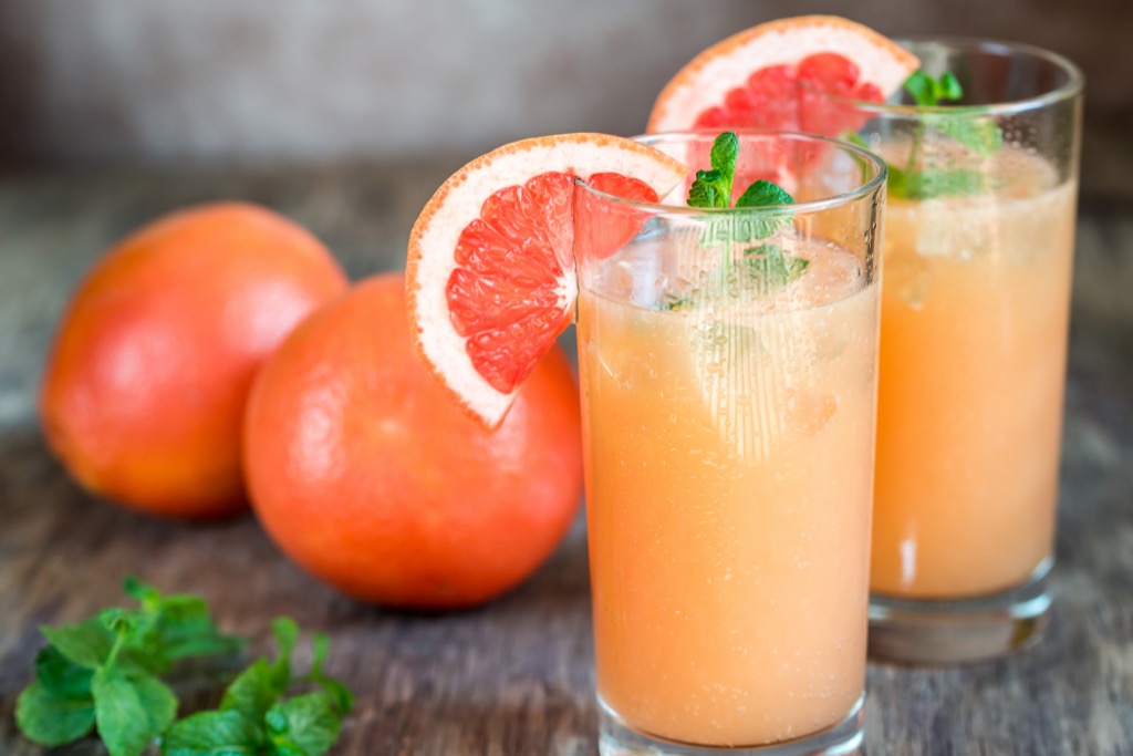 15 Two-Ingredient Cocktails You Can Make in 15 Seconds — Best Life