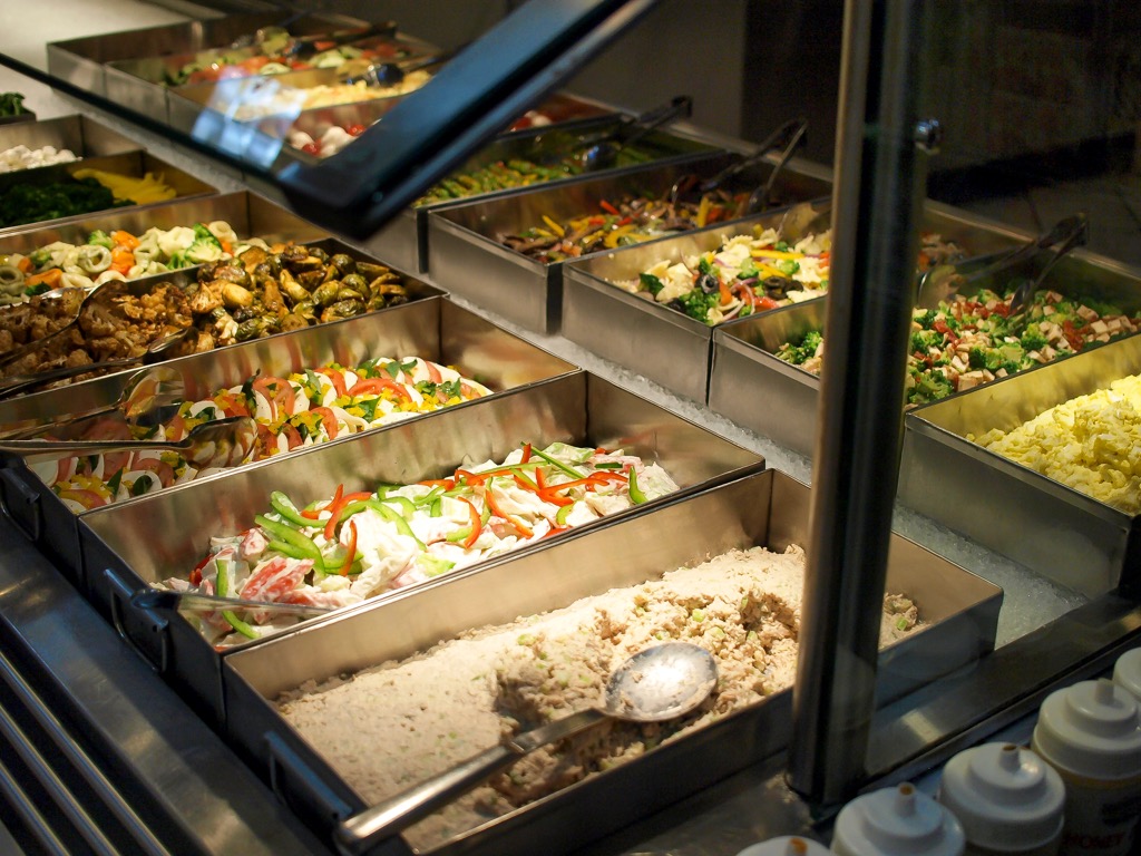 20 Worst Foods to Eat When Traveling, Say Doctors