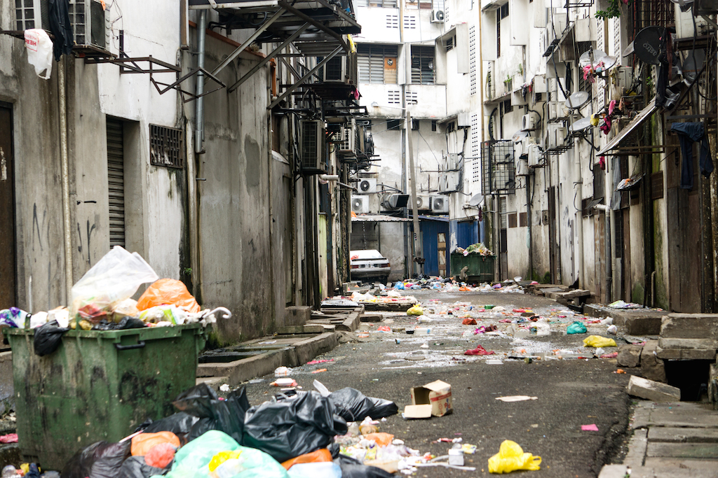 30 Things That Always Annoy People in Cities — Best Life