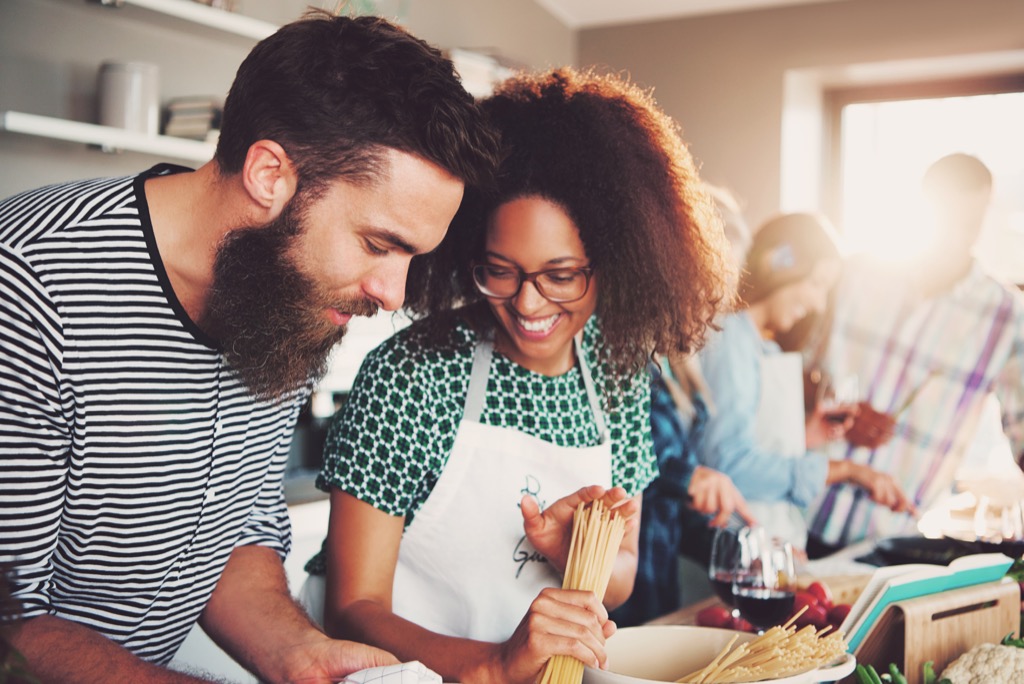 How to Meet New People: 20 Activities to Help You Make Friends
