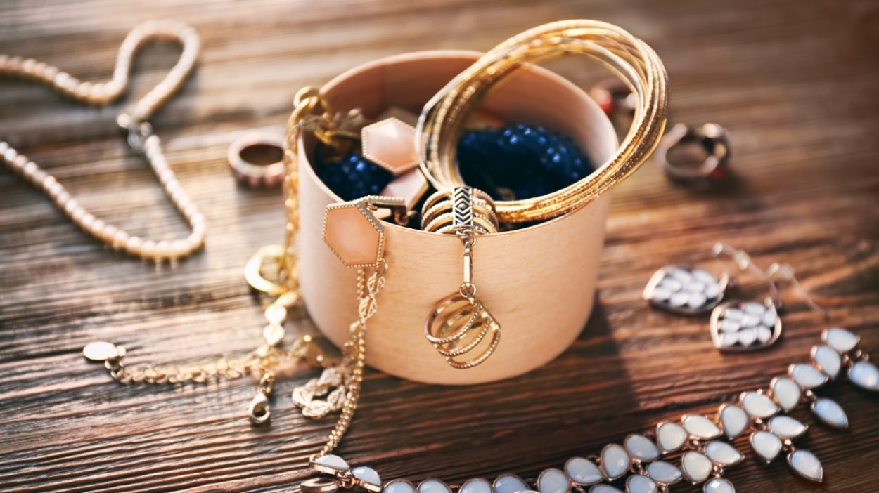 17 Most Amazing Garage-Sale Finds Ever — Best Life