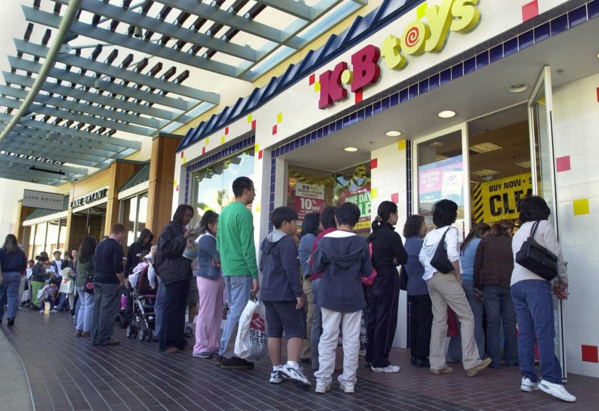 These Are the Beloved '90s Stores That No Longer Exist — Best Life