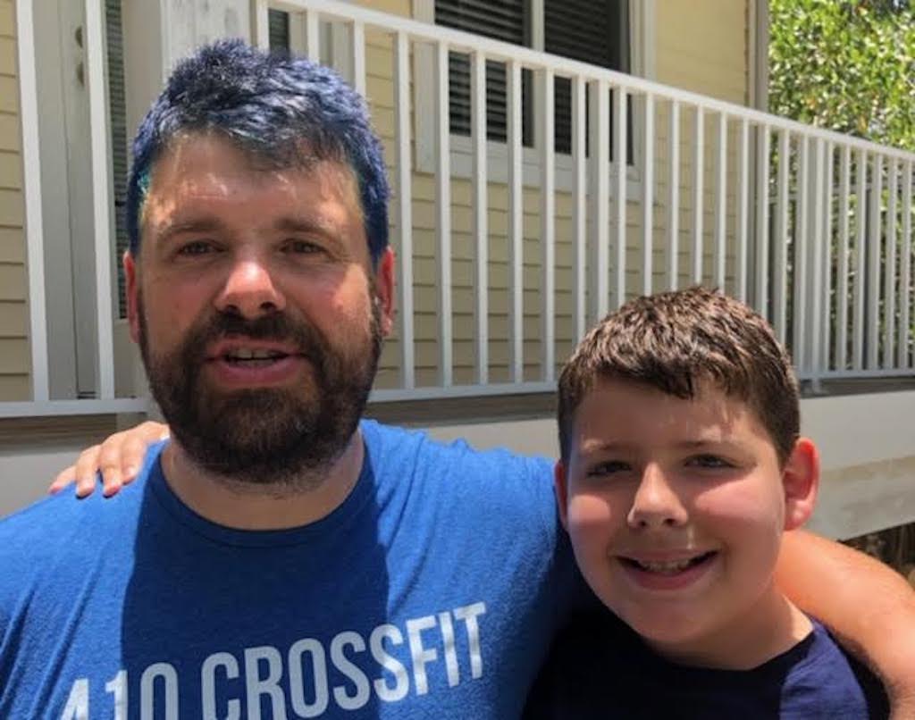 Dad Dyes His Hair Blue for His Son, Ends Up Raising $16,000 for Charity ...