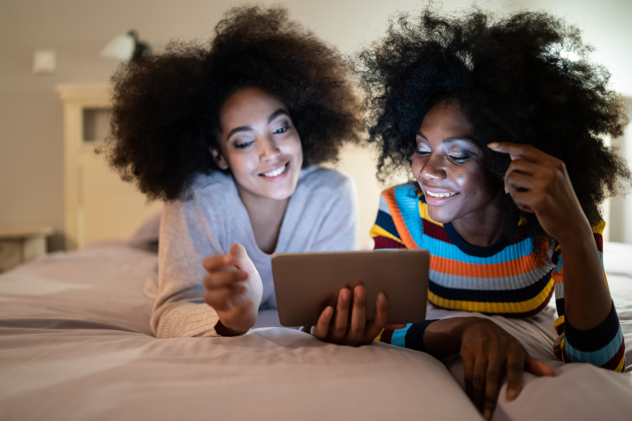 17 Things All Women Do With Their Friends That They’d Never Admit To ...