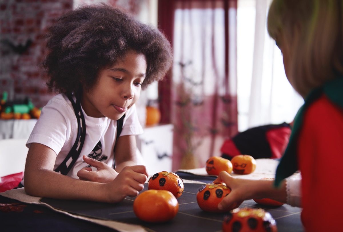 16 Halloween Party Games For Everyone - Easy DIY Halloween Games