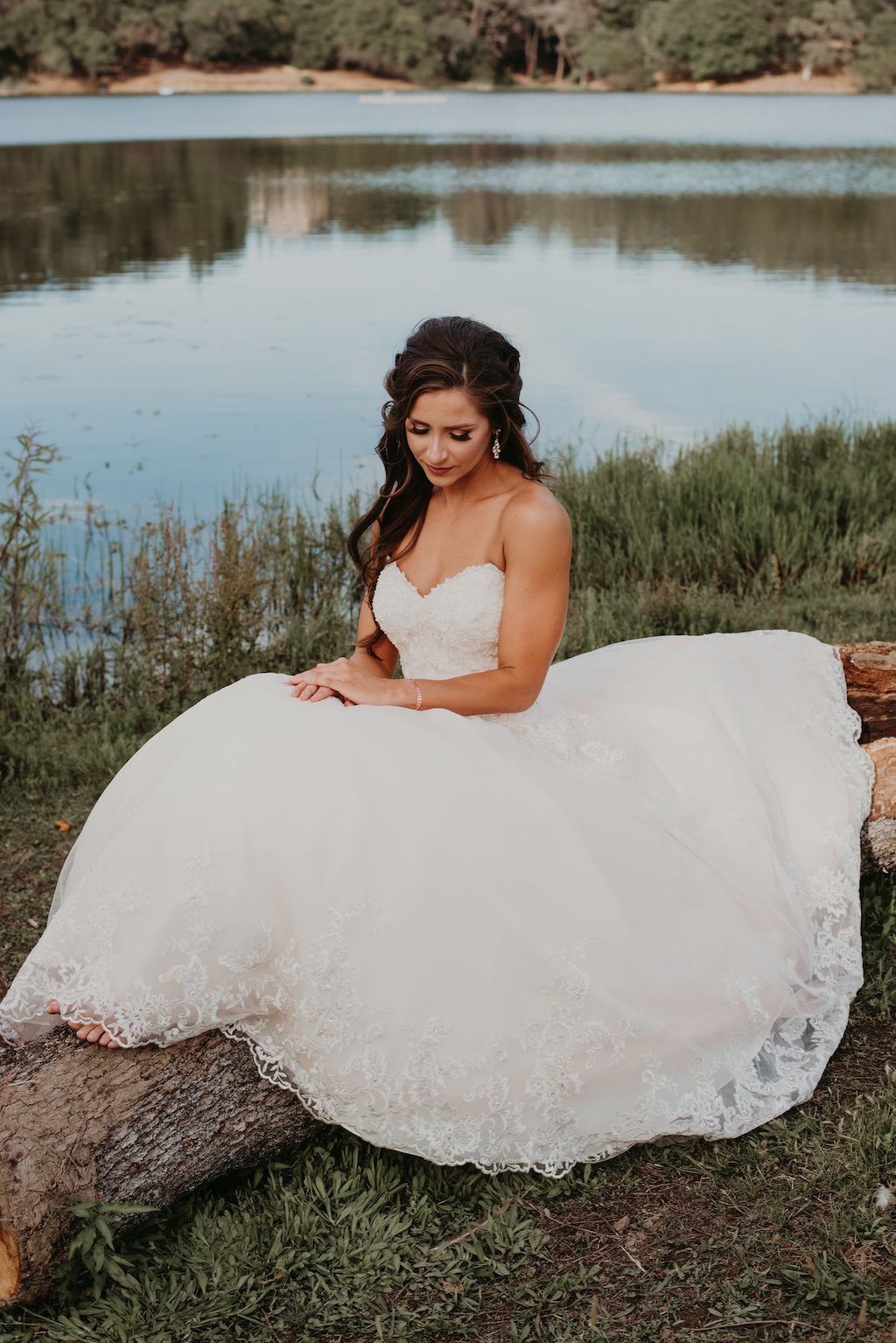 This Bride Did a Stunning Solo Photo Shoot on the Day of Her Wedding ...