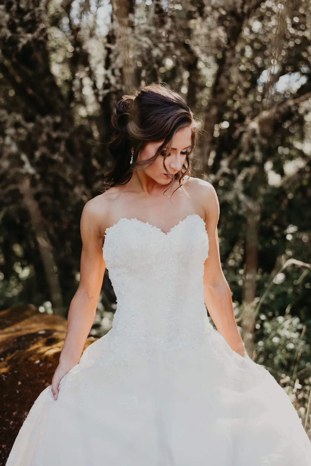 This Bride Did a Stunning Solo Photo Shoot on the Day of Her Wedding ...