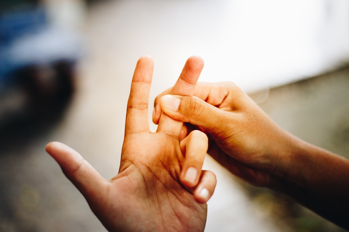 21 Hand Symptoms That Indicate Bigger Health Problems