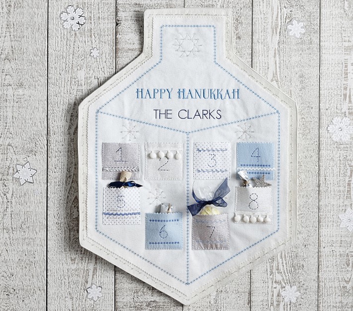20 Adorable Hanukkah Decorations That Will Make Your Home So Festive