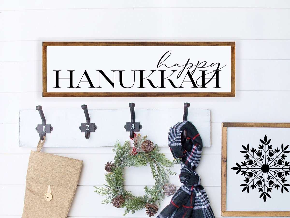 20 Adorable Hanukkah Decorations That Will Make Your Home So Festive