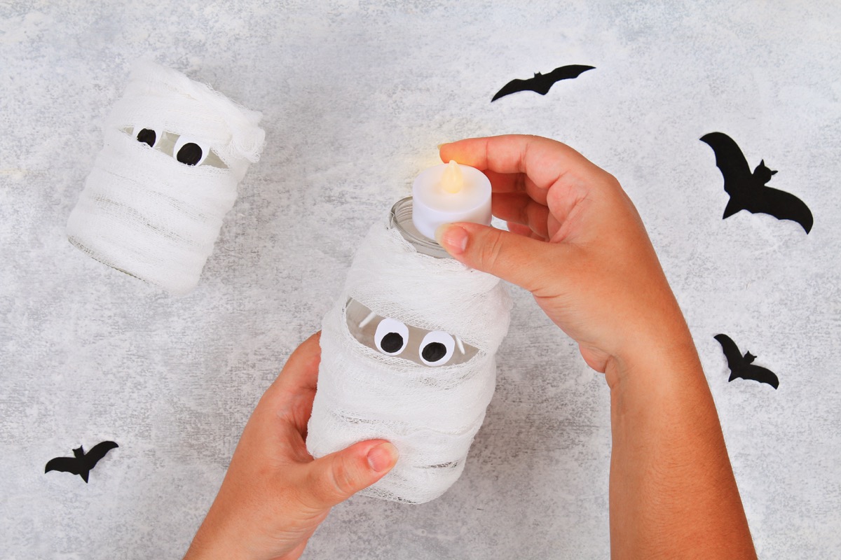 20 Easy Halloween Crafts You'll Love - Halloween Crafts for Kids