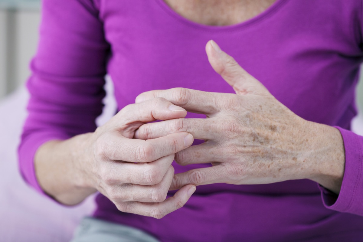 21 Hand Symptoms That Indicate Bigger Health Problems