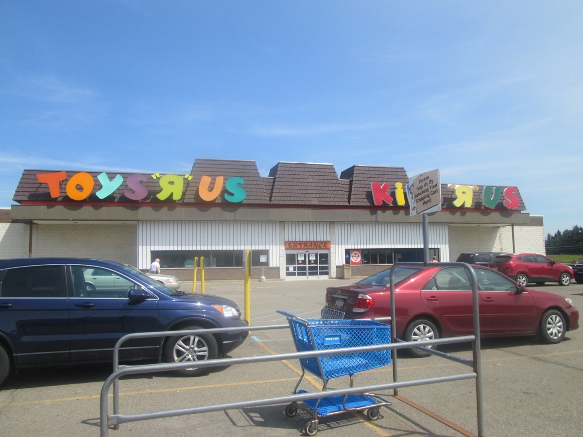 29 Beloved Stores Kids Born After 2000 Will Never Appreciate — Best Life