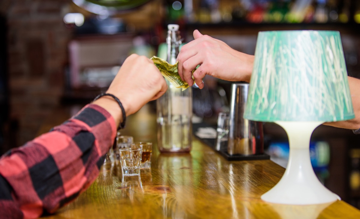 How Much Should You Tip at Bars? Here Are 6 Rules From Experts