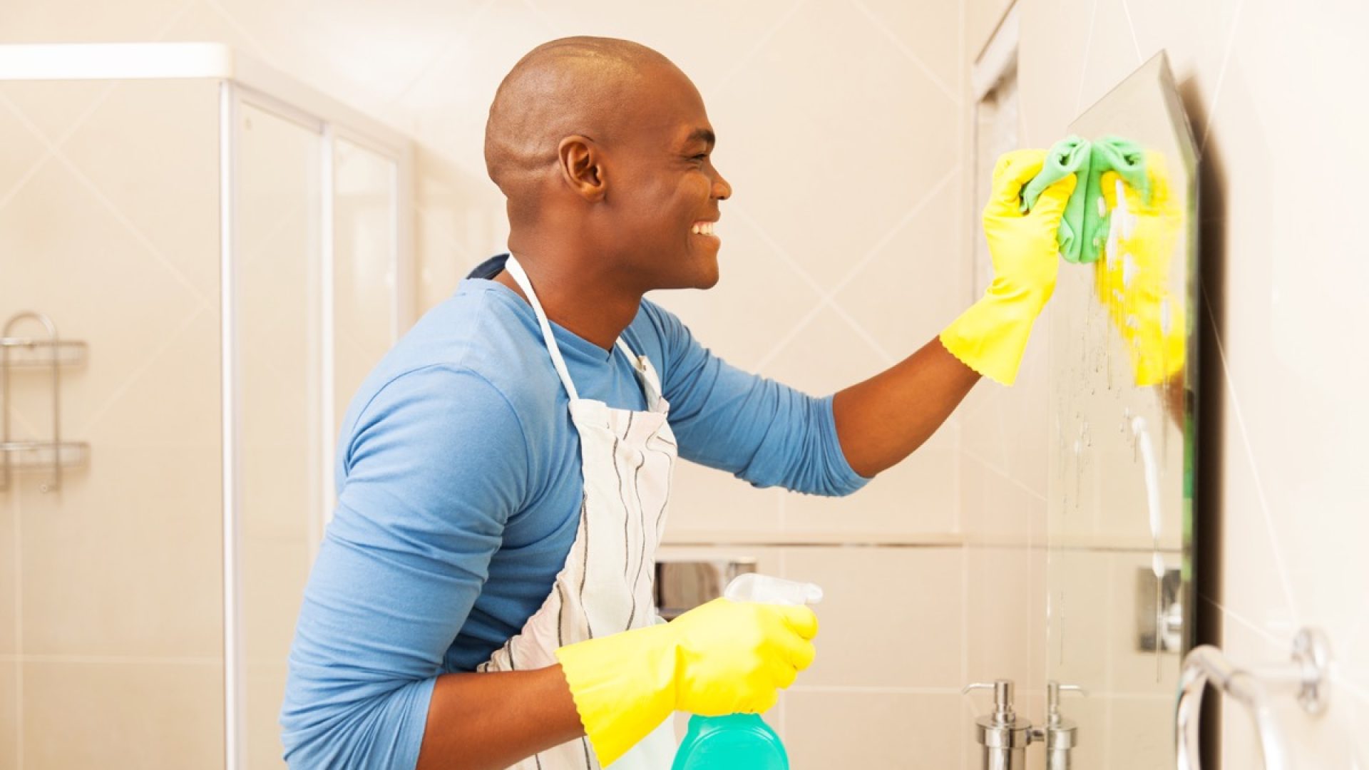 15 Ways You’re Cleaning Your Bathroom All Wrong, According to Experts
