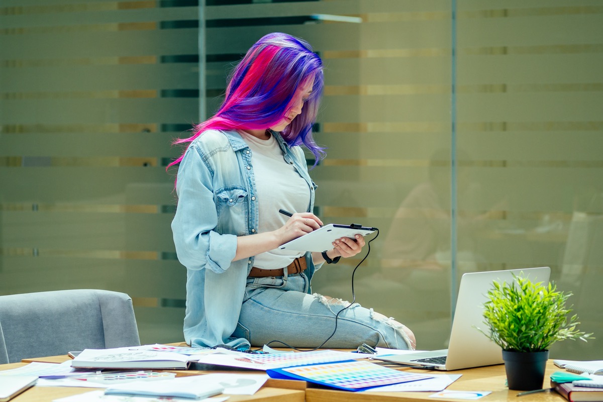 Doing This Always Makes a Bad First Impression, Etiquette Expert Says