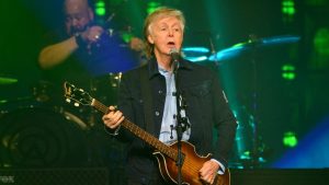 The 42 Most Famous Left-Handed Celebrities in History