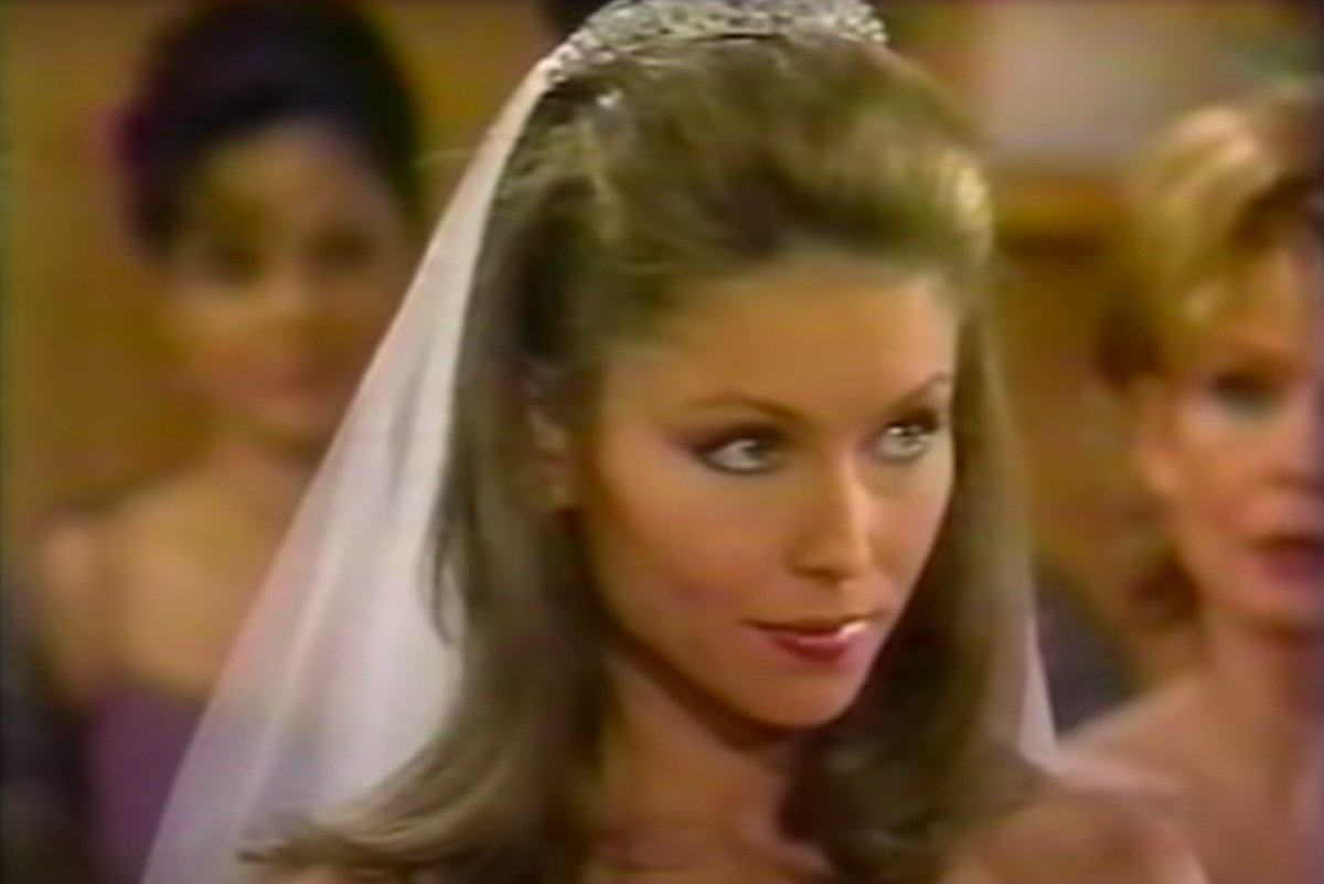 See Kelly Ripa in Her First "Live!" Episode, 20 Years Ago