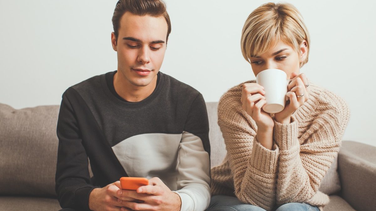 If You Wear This, People Think You're a Cheater, New Study Says