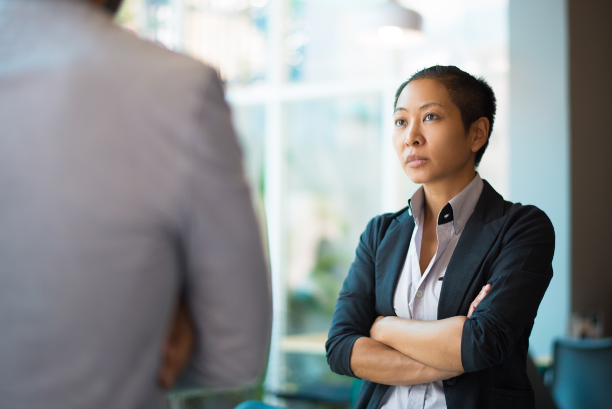10 Signs Someone Is Emotionally Unavailable, Therapists Say