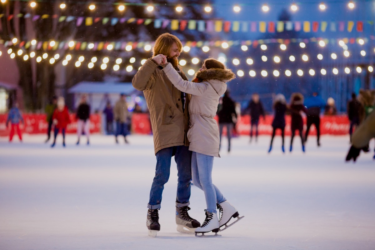 50 Irresistible First Date Ideas That'll Immediately Break the Ice