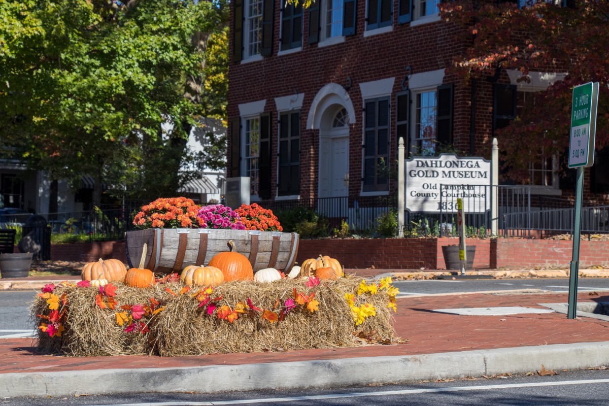 Best Autumn Towns to Experience Leaf Peeping — Best Life