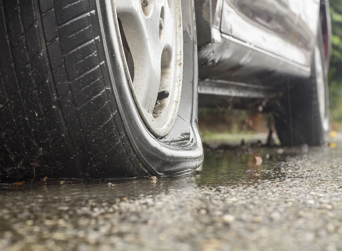 If This Happens in a Parking Lot, Don't Get Out of Your Car