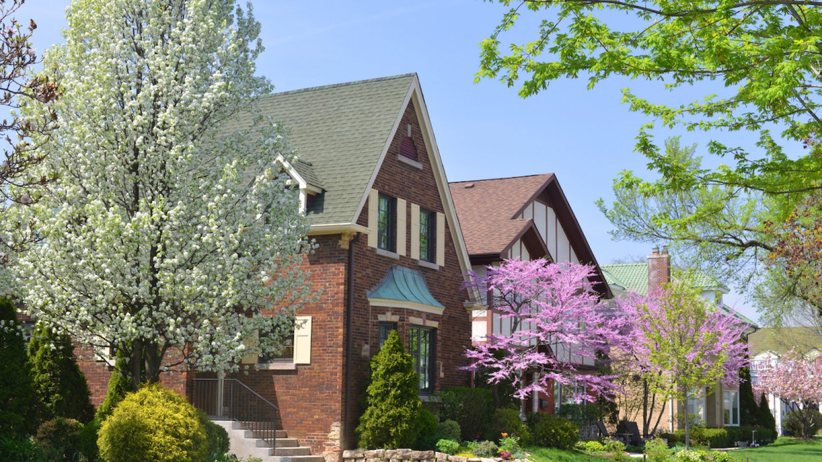 7 Small Towns Where You Can Live in an Affordable Mansion