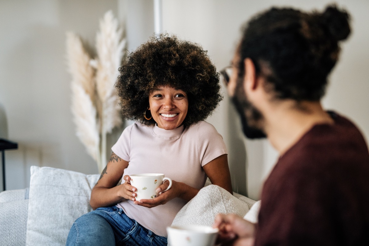 4 Body Language Signs That Mean Someone Isn't Listening to You