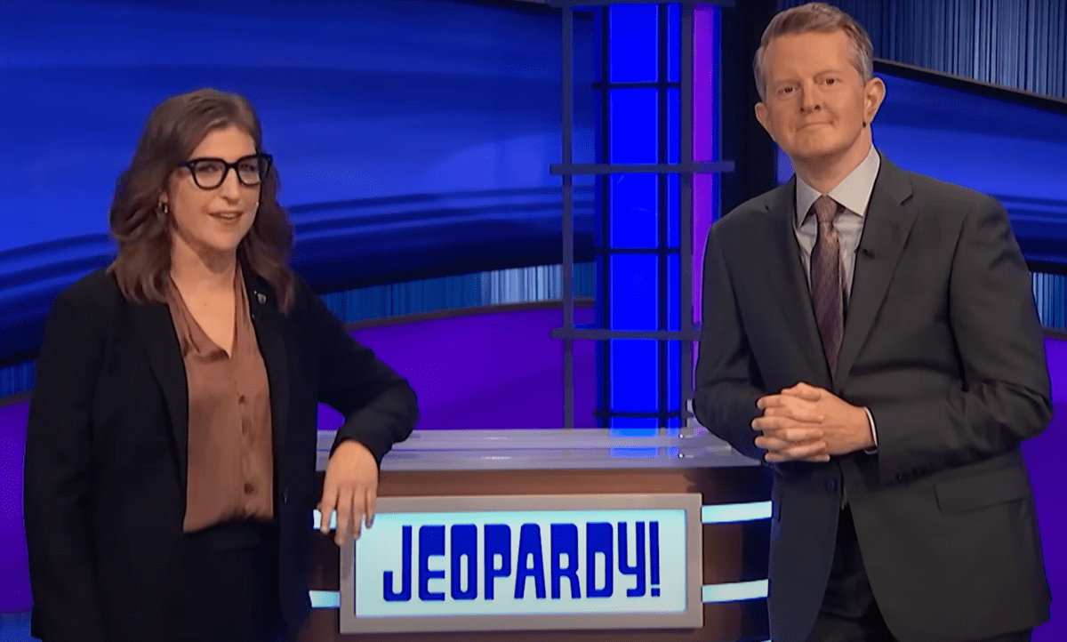 Why Ken Jennings Is a Better "Jeopardy!" Host Than Mayim Bialik