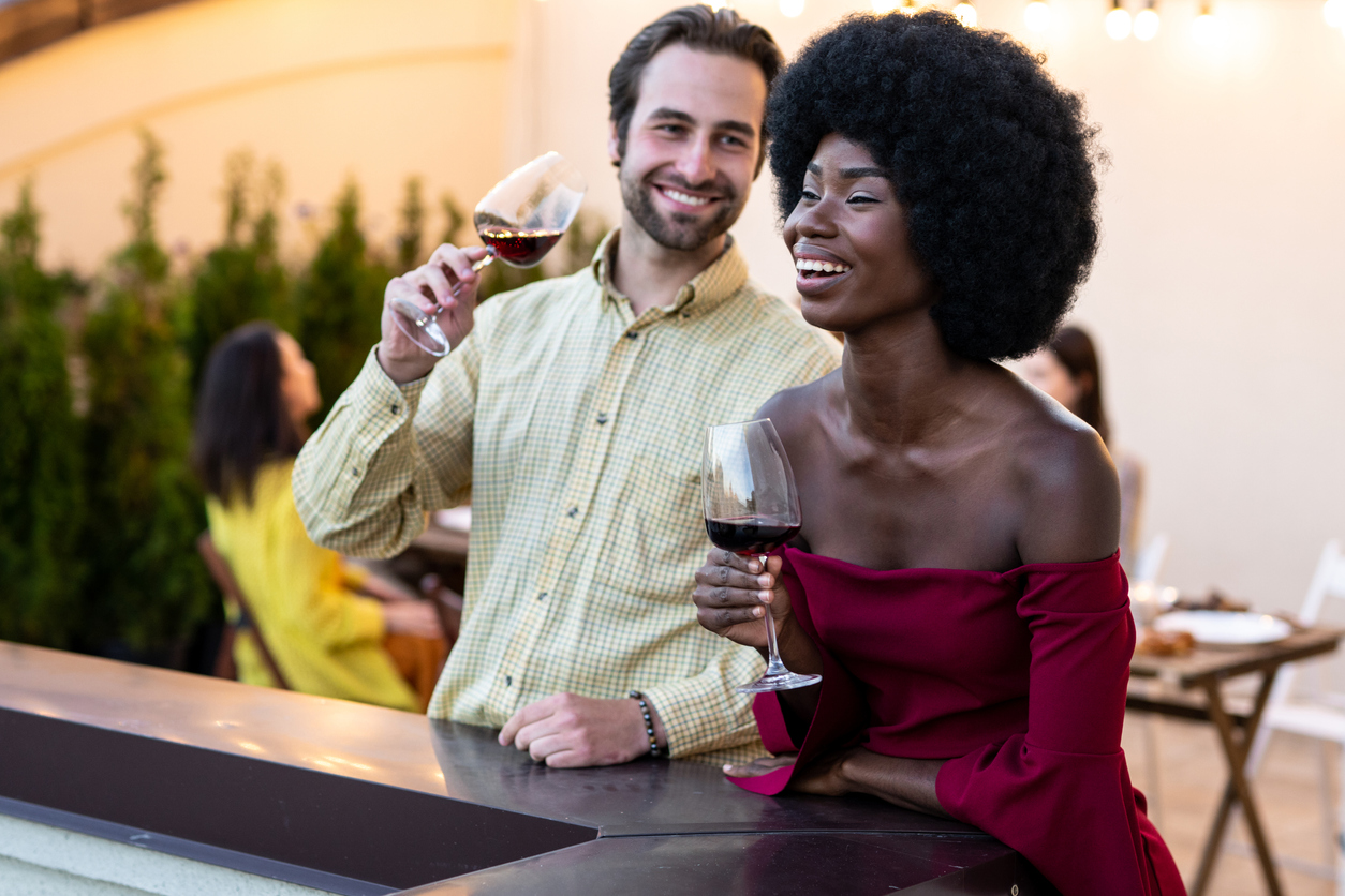 4 Body Language Signs That Mean Someone Isn't Listening to You