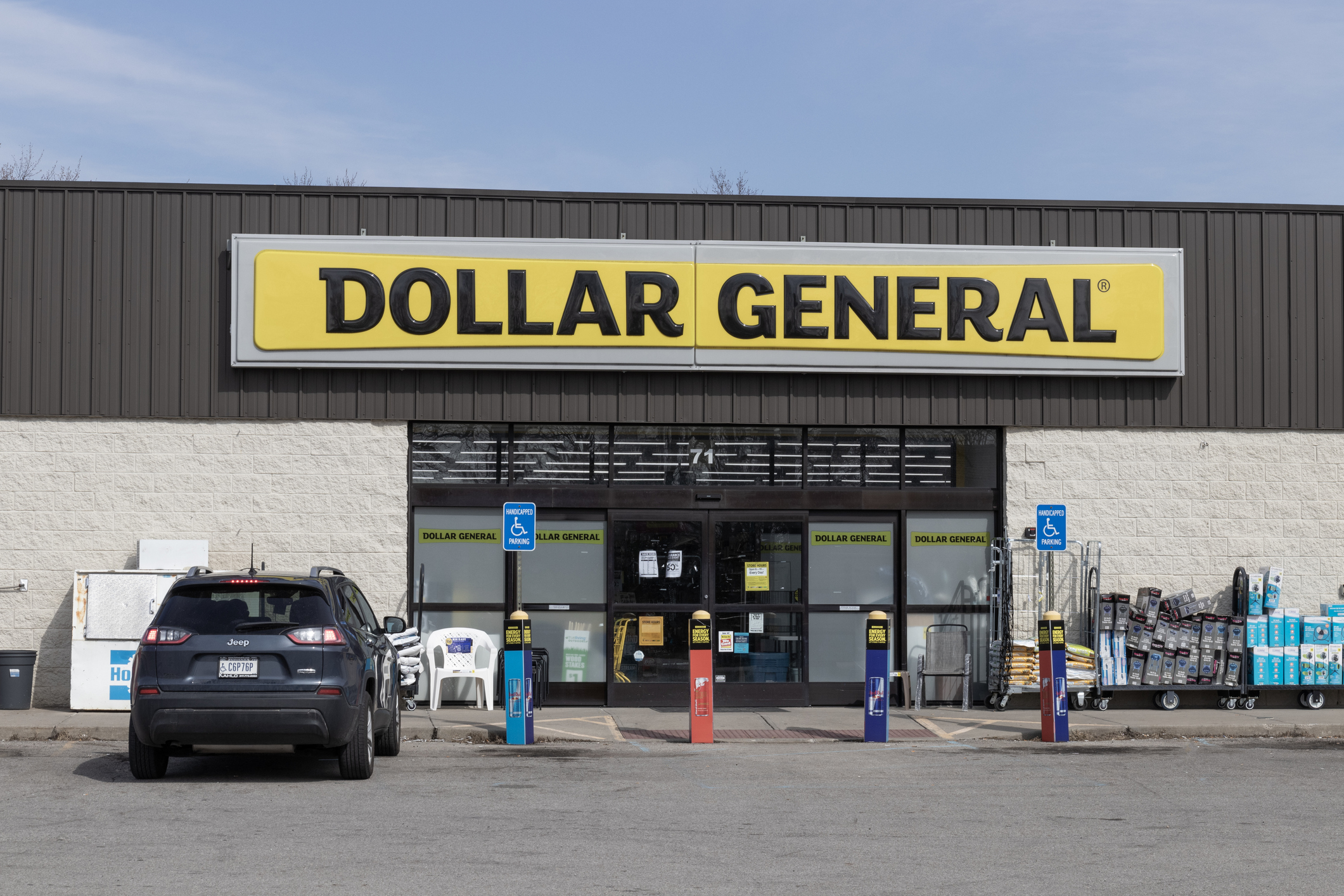 Dollar General Worker Speaks Out About Understaffing — Best Life