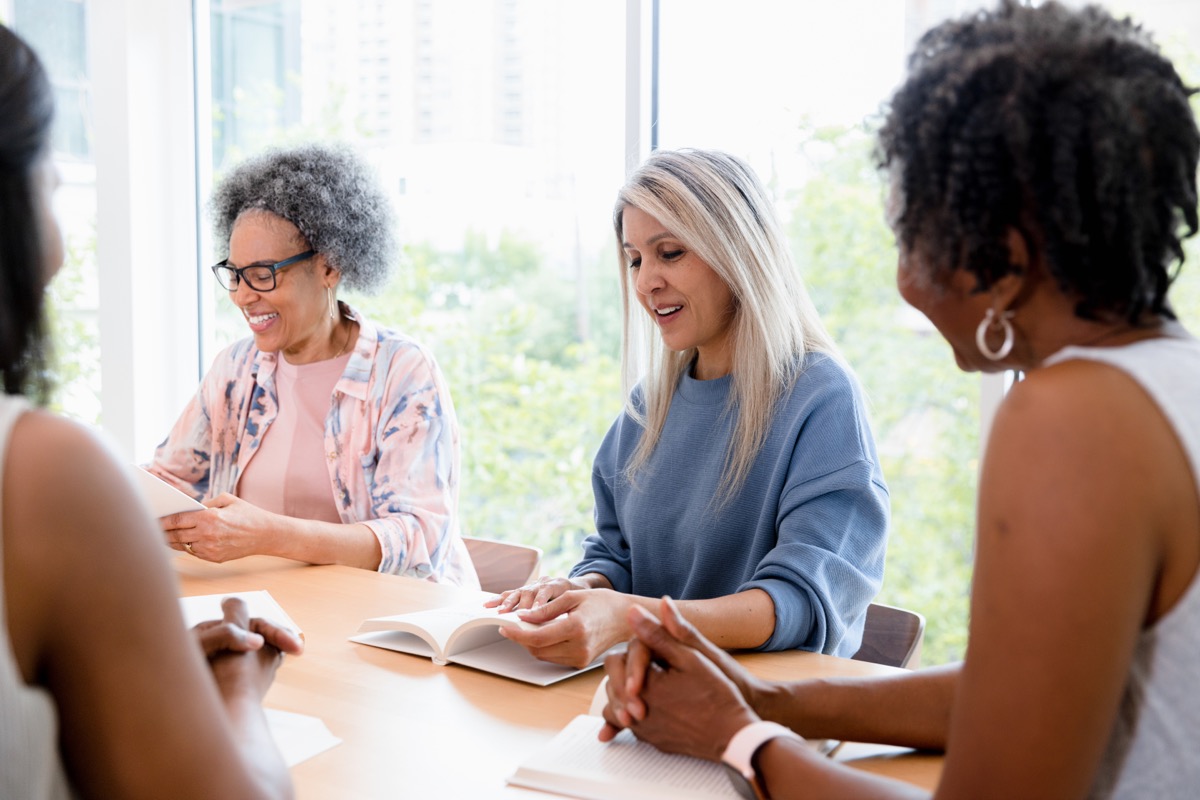 How to Meet New People: 20 Activities to Help You Make Friends