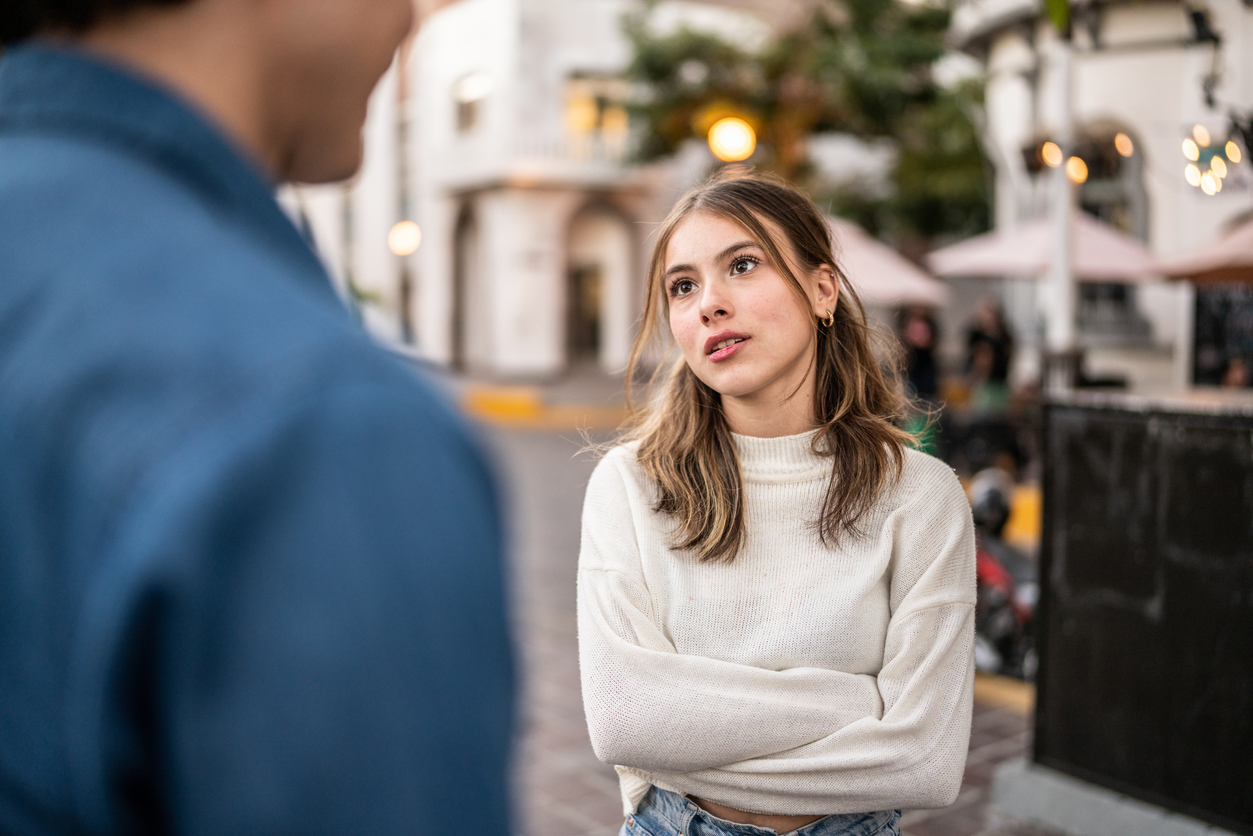 8 Red Flags Someone Is Being Fake Nice to You, Therapists Say — Best Life