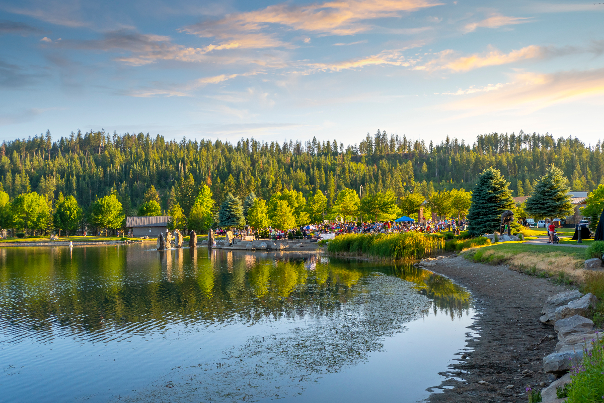 10 Best Lake Towns in the U.S. — Best Life