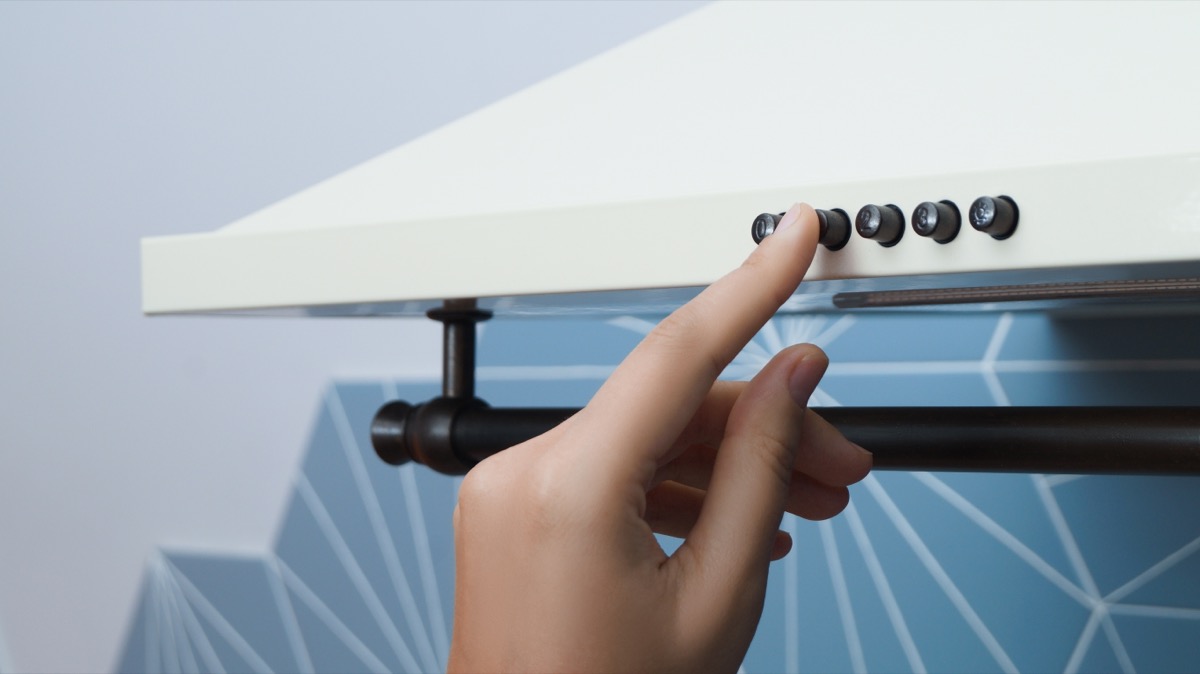 5 Quick Ways to Get Rid of Kitchen Smells Before Entertaining