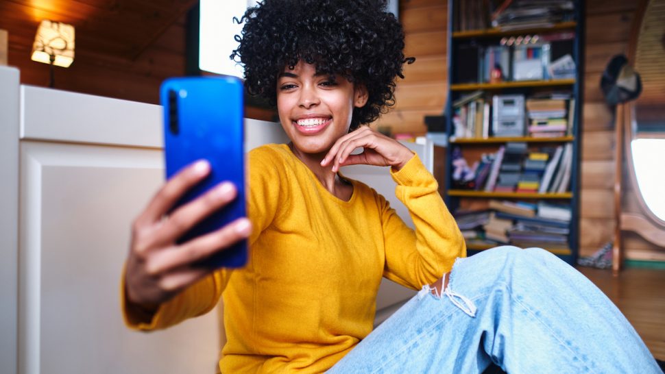 The 5 Best Colors to Wear in Photos — Best Life