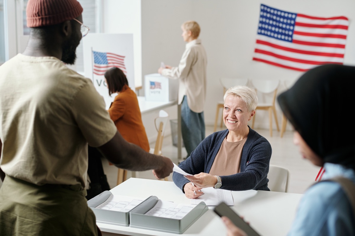 10 Best Volunteering Ideas That Will Make You Happier After 50