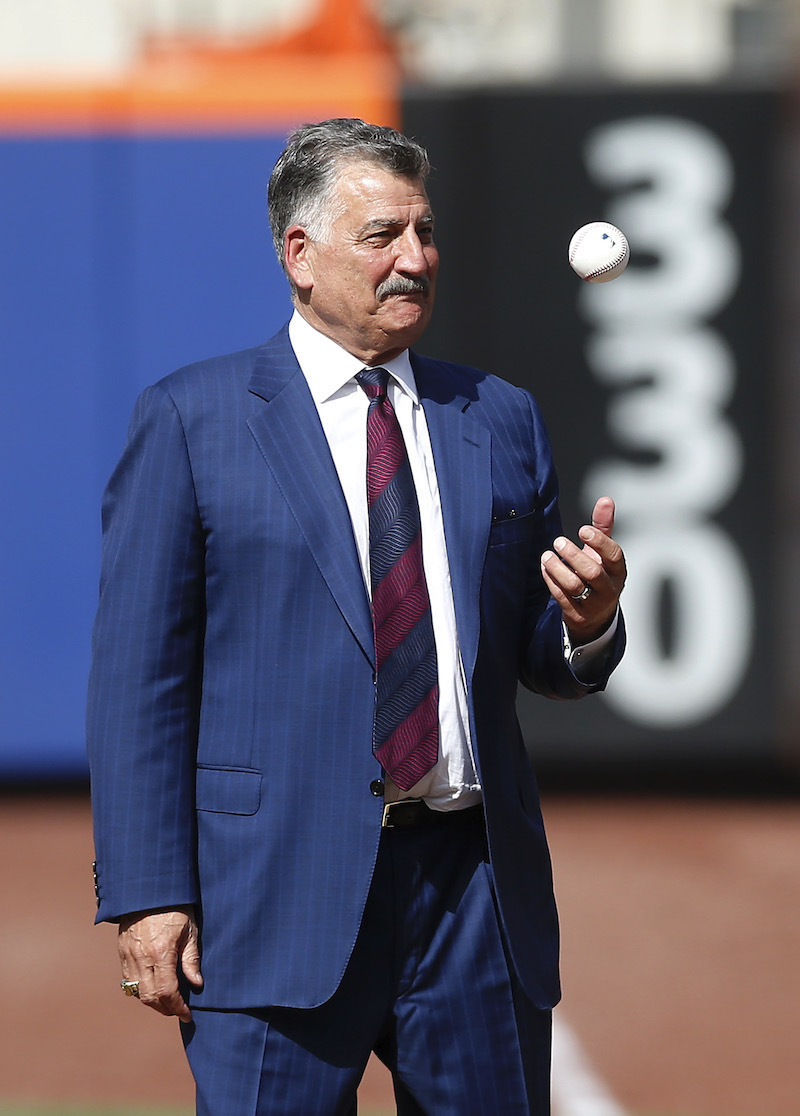 Keith Hernandez Says Jason Alexander Was “Standoffish” on “Seinfeld” Set