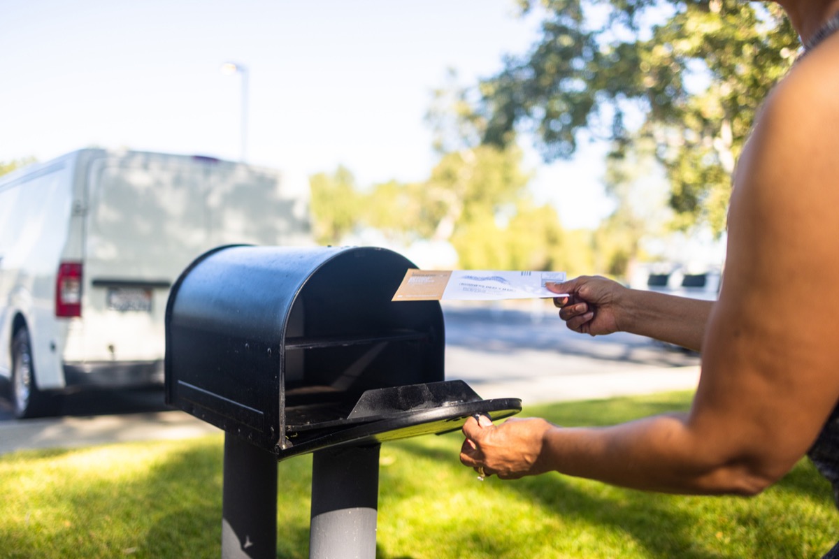 USPS Postal Inspector Reveals How to Mail Checks to Avoid Theft