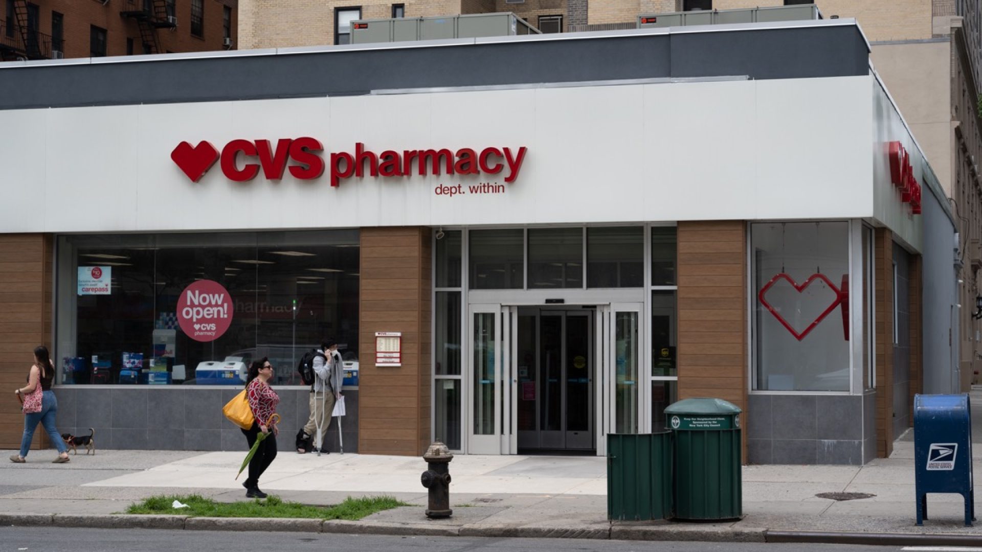 CVS, Walgreens Slammed for “Frustrating” COVID Vaccine Rollout