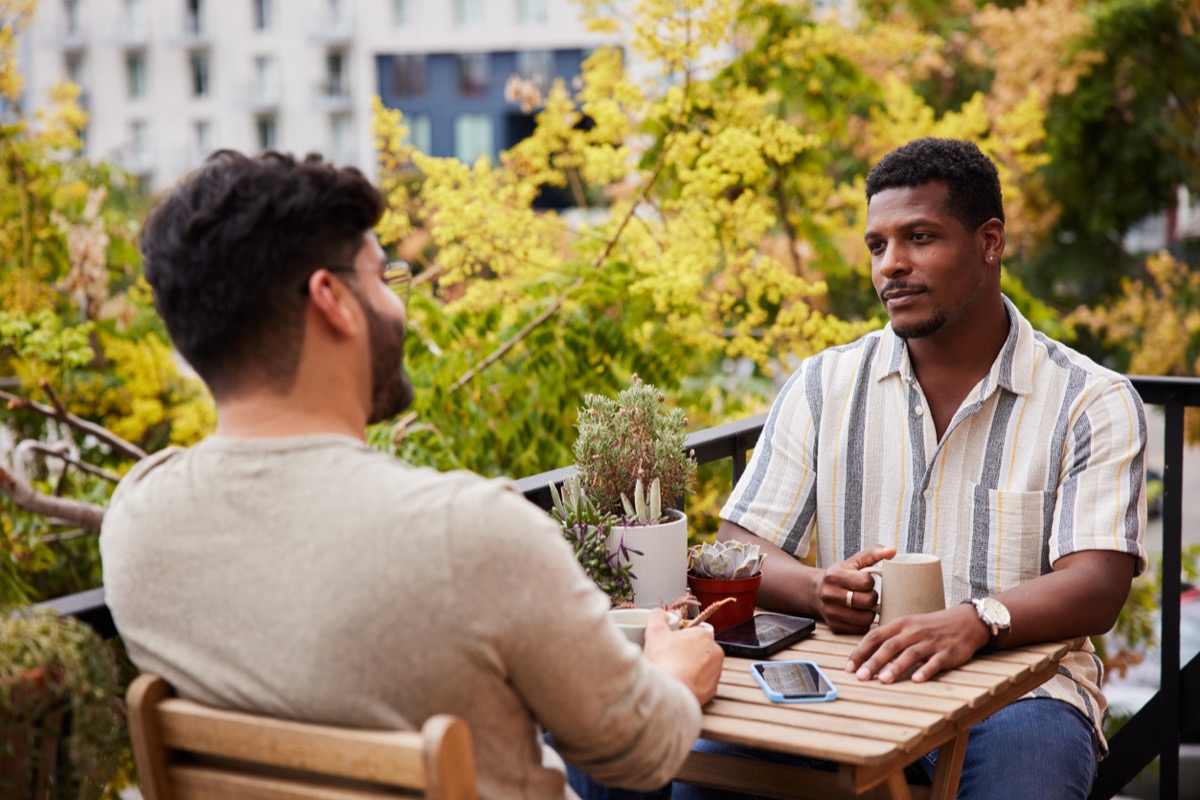 8 Red Flags Someone Is Being Fake Nice to You, Therapists Say — Best Life
