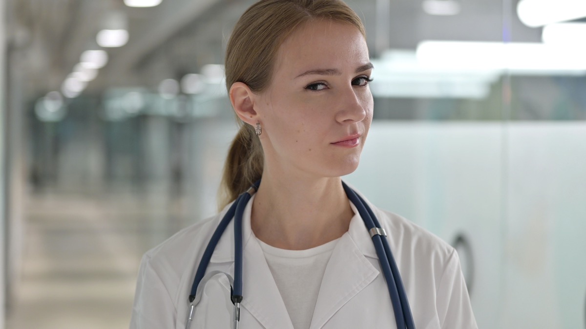 8 Disapproving Body Language Signs That Are Easy to Miss