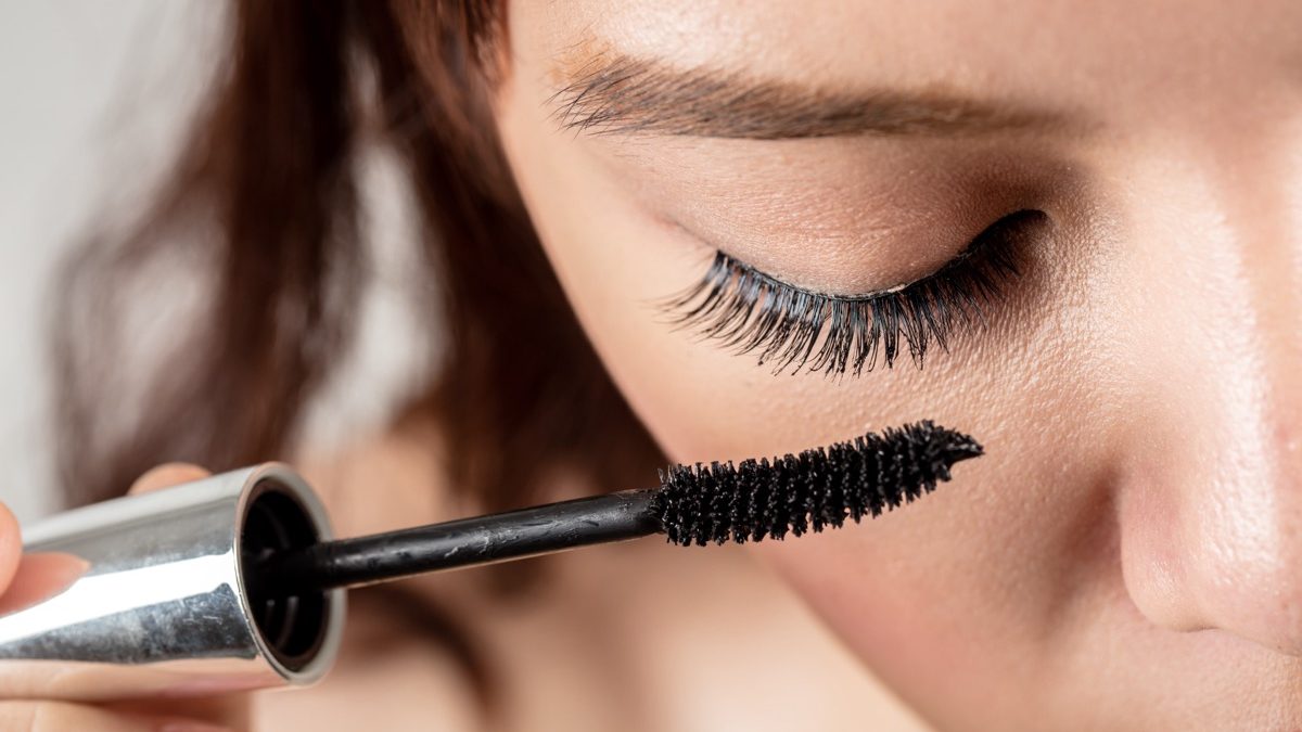The Best Mascara Shade for Your Eye Color, Makeup Experts Say — Best Life