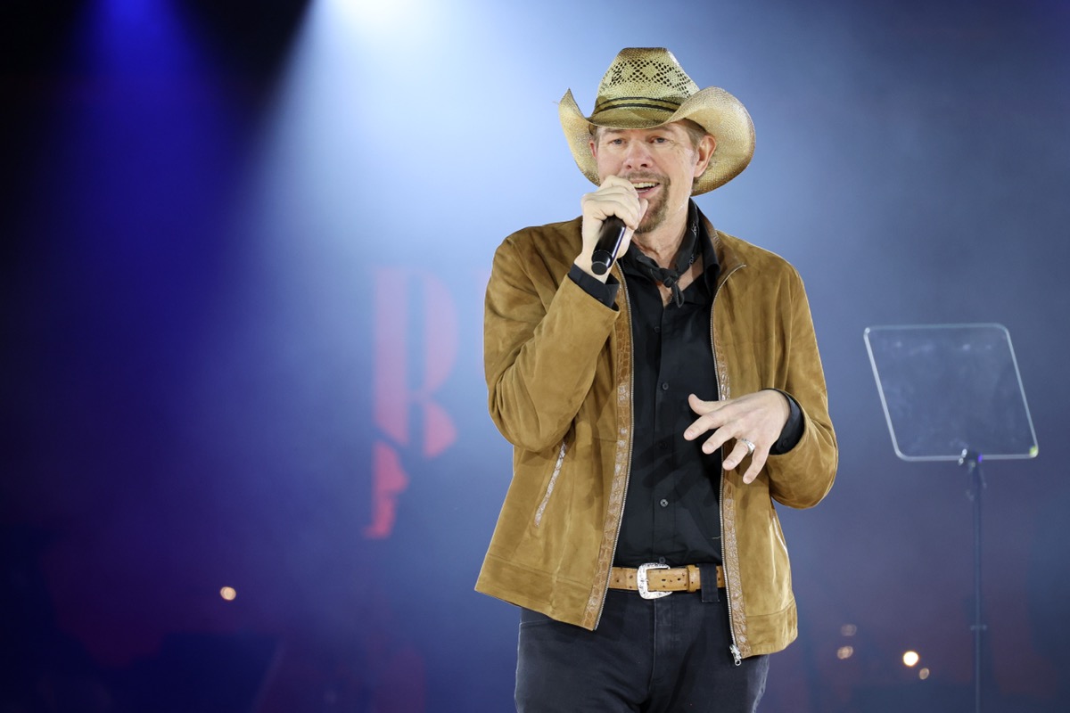 Alan Jackson's Heath: The Singer Is Battling Charcot-Marie-Tooth Disease