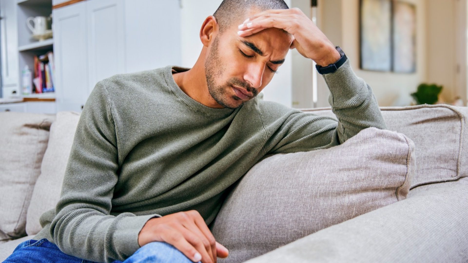 COVID Symptoms That Show Up Before Positive Test, Doctor Says