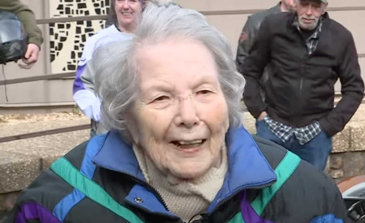 Longevity Researcher Shares "Power Nine" Traits to Live Past 100