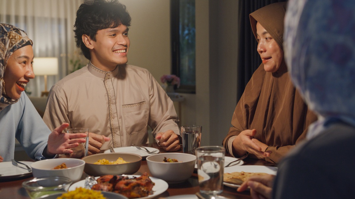 15 Best Family Dinner Conversation Topics — Best Life