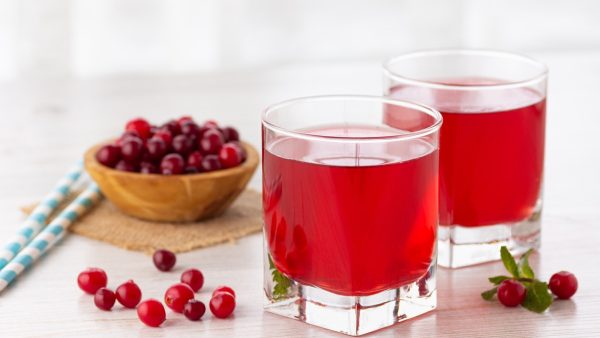 8 Health Benefits of Drinking Cranberry Juice, According to Doctors ...