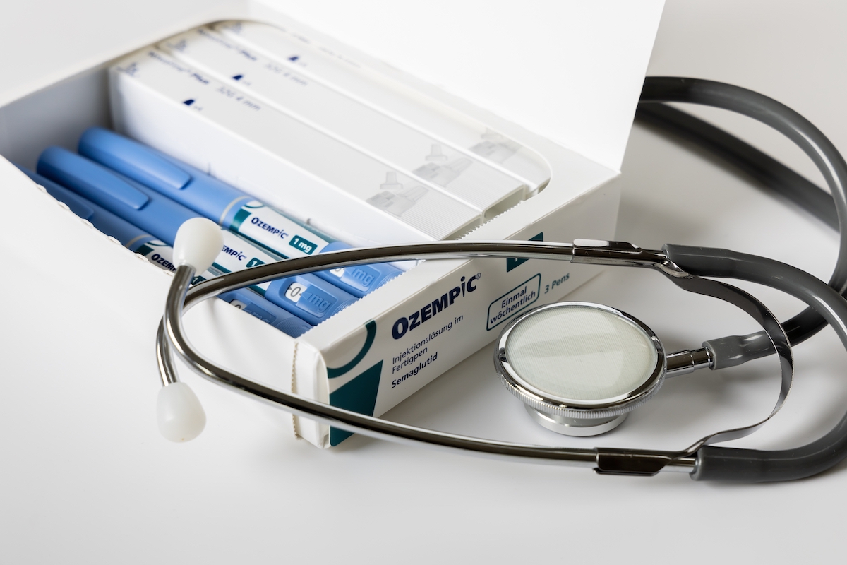 Is DEET Bad for You? Here's What Doctors Say.